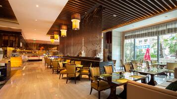 2 restaurantes, pequenos-almoços servidos, cozinha internacional