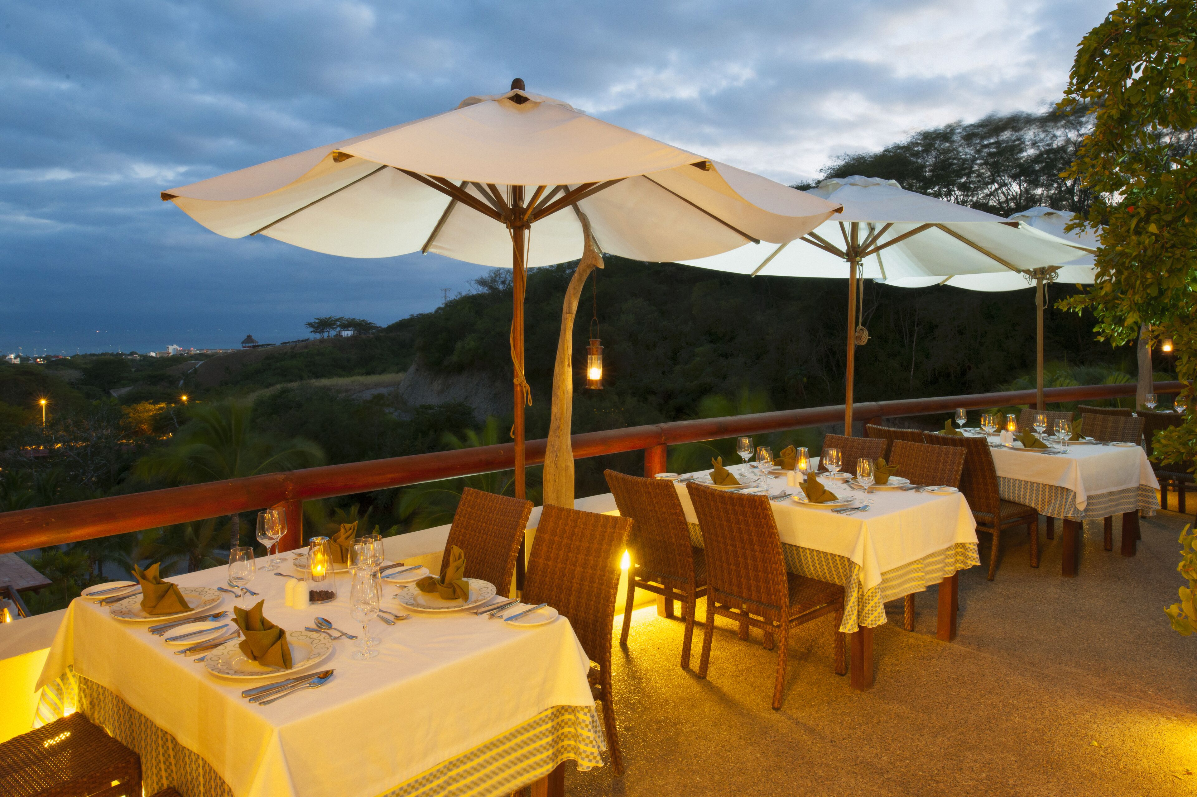 2 restaurantes: opção de café da manhã, almoço e jantar