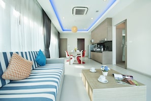 Penthouse Suite A | Sala | Televisor LCD de 32 polegadas com canais por cabo, televisor 