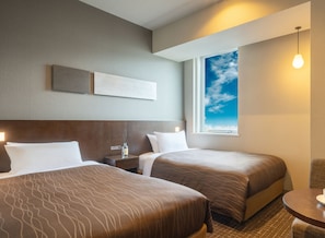 Edredons de pluma, cortinas blackout, Wi-Fi de cortesia, roupa de cama