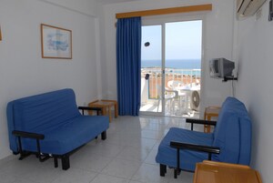 Cortinas blackout, berços grátis, Wi-Fi (sobretaxa)