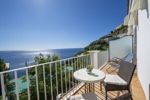 Quarto casal superior, vista para o mar | Vista para a água