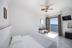 Quarto casal standard, vista para o mar | Individualmente decorados, individualmente mobiliados, escrivaninha