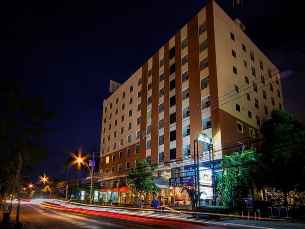 Tara Lake Hotel - Min Buri