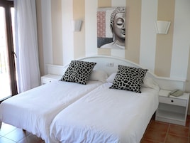 Escrivaninha, Wi-Fi de cortesia, roupa de cama