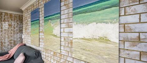 Apartamento Básico | Sala de estar | TV de ecrã plano