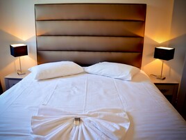 Suite 2 Bedrooms | Secretária, quartos insonorizados, ferro/tábua de engomar, Wi-fi grátis 