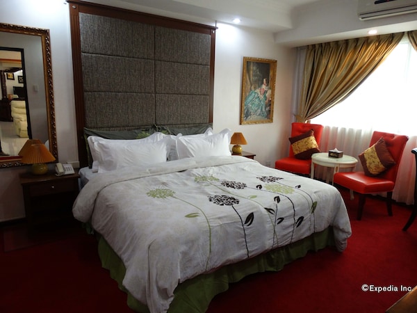 Lido De Paris Hotel - Metro Manila