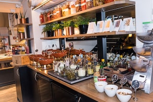 Café da manhã completo grátis todos os dias