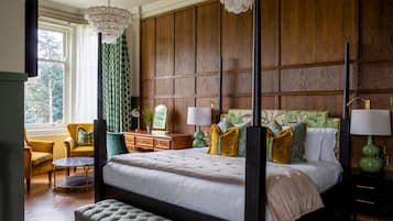 Quarto casal superior, 1 cama Queen | Escrivaninha, ferros/tábuas de passar roupa, berços (sobretaxa)