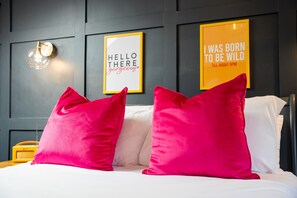 Quarto casal superior, 1 cama King | Escrivaninha, espaço de trabalho para notebook