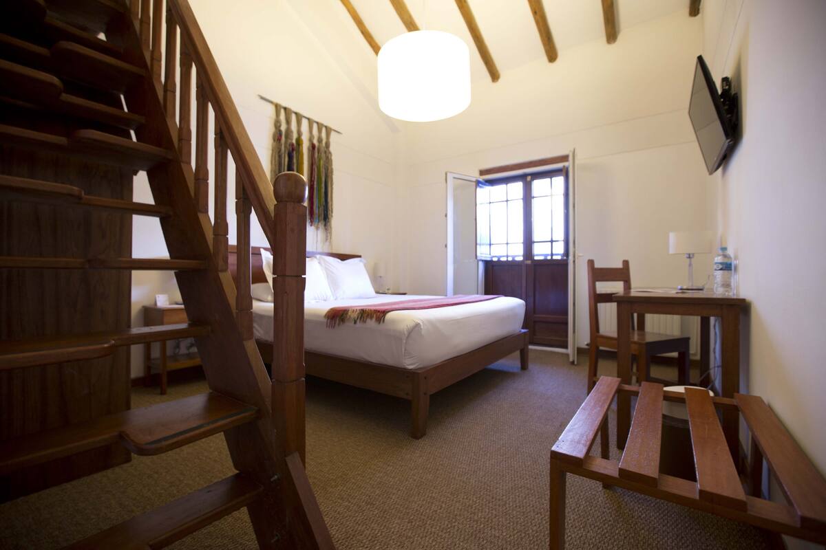 Quarto superior | Cofres nos quartos, escrivaninha, cortinas blackout, Wi-Fi de cortesia