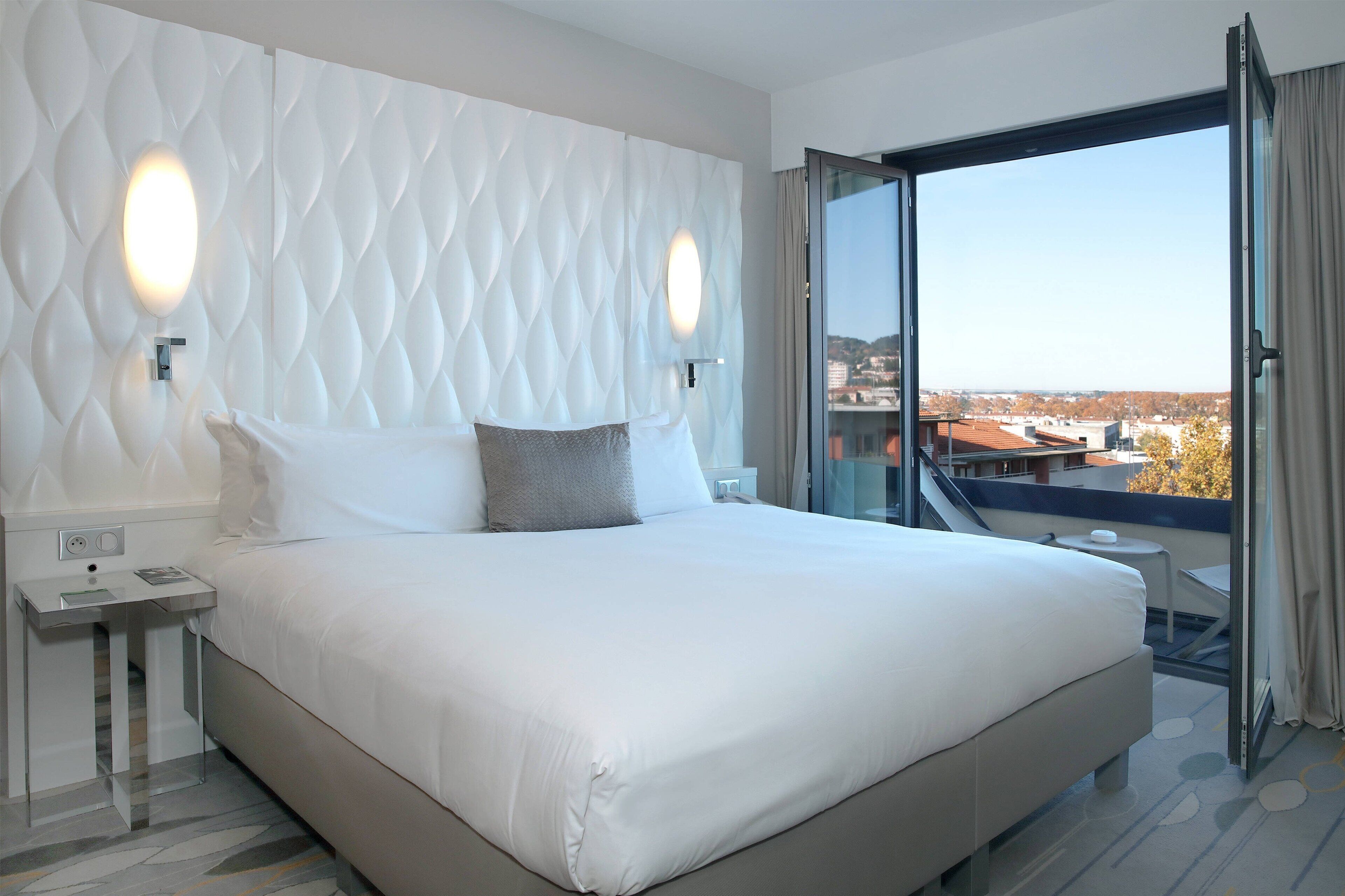 Roupas de cama antialérgicas, cofres nos quartos, quartos à prova de som