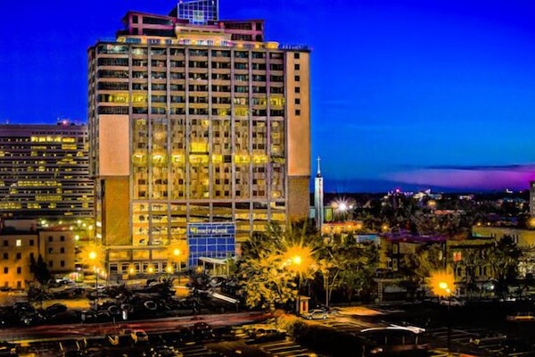 Fachada do alojamento (tarde/noite)