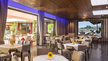 Pequeno-almoço tipo buffet diário incluído