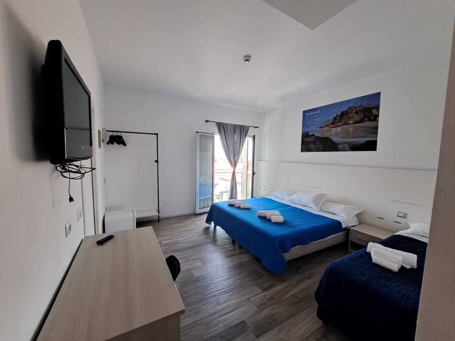 Quarto triplo | Roupas de cama premium, Wi-Fi de cortesia, roupa de cama