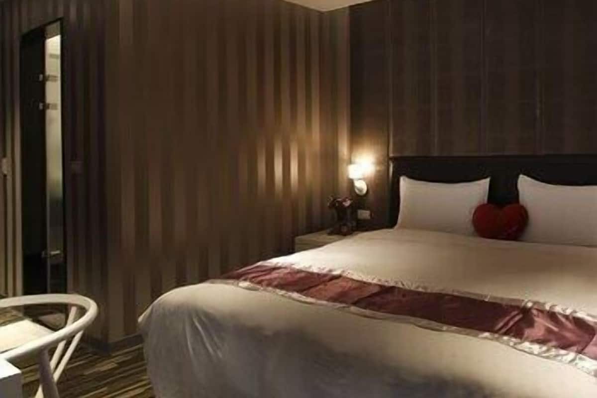 Escrivaninha, cortinas blackout, Wi-Fi de cortesia, roupa de cama