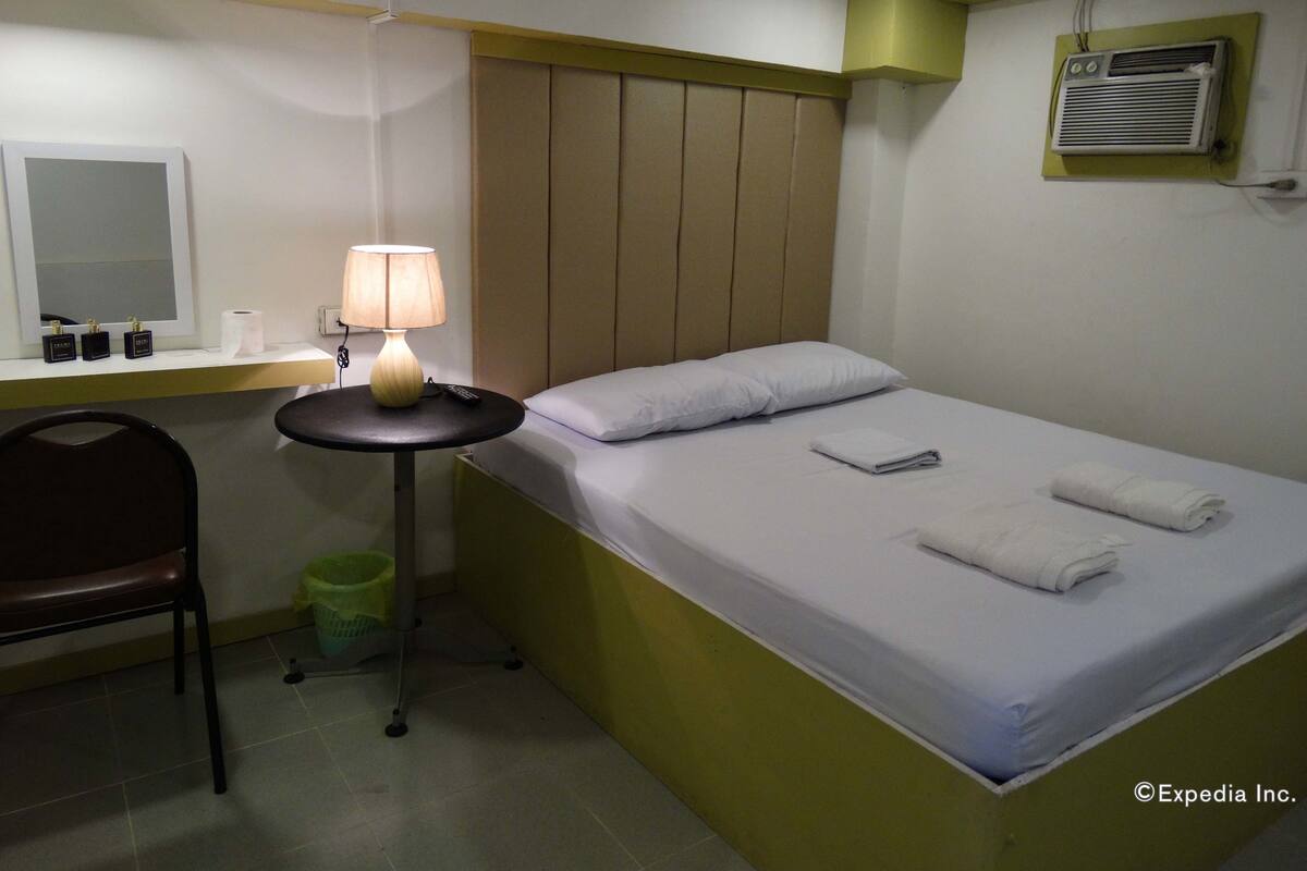Quarto Superior, casa de banho partilhada | Secretária, camas desdobráveis, Wi-fi grátis 