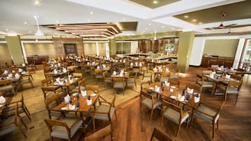 Pequeno-almoço inglês diário (20 USD por pessoa)