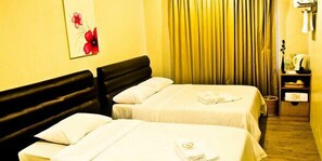 Com decoração personalizada, com mobília individualizada 