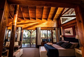 1 quarto, camas de colchão Tempur-Pedic, cofre no quarto 