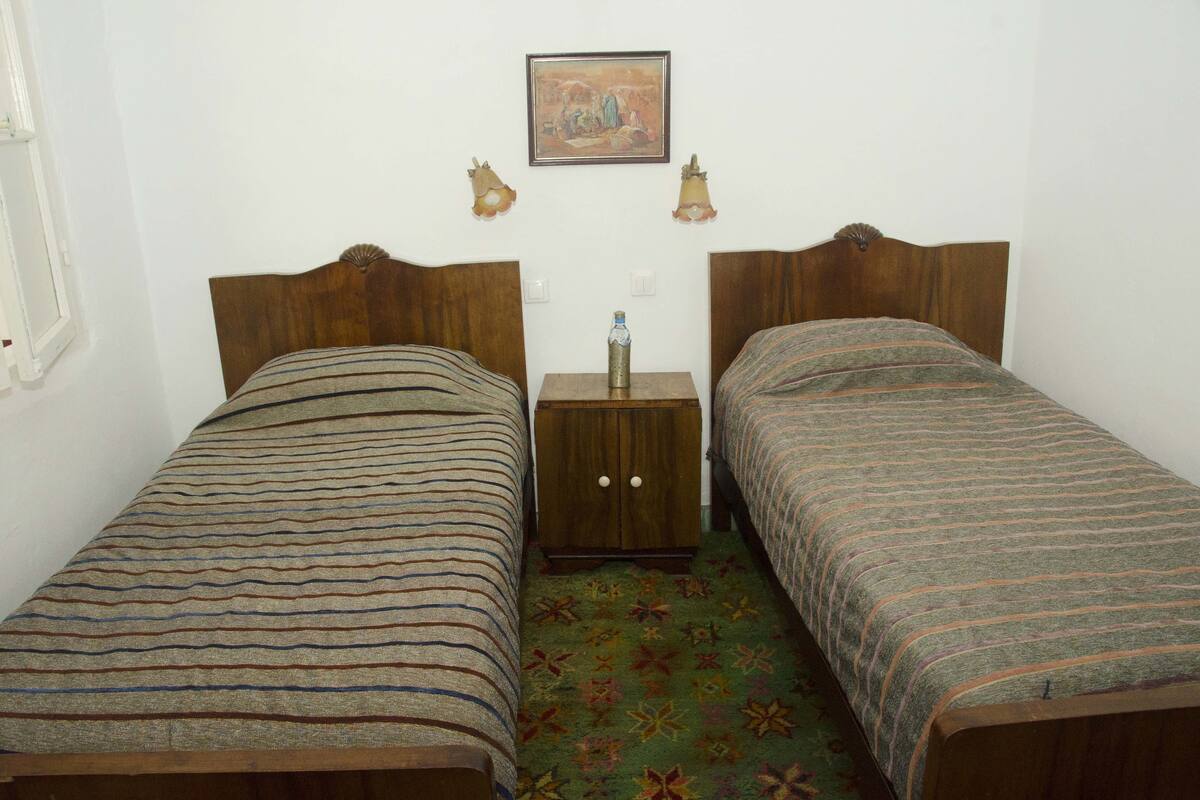 Quarto duplo | Cofres nos quartos, Wi-Fi de cortesia, roupa de cama