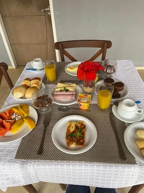 Pequeno-almoço tipo buffet diário incluído 