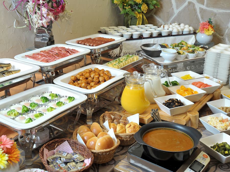 Café da manhã com buffet todos os dias mediante uma taxa