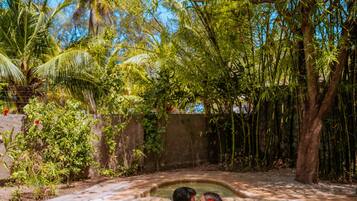 2 piscinas exteriores, guarda-sóis, espreguiçadeiras