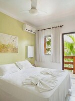Suite Casal -  Terreo 1 | Frigobar, cofres nos quartos, cortinas blackout, Wi-Fi de cortesia