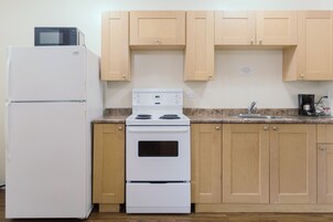 Estúdio | Cozinha privada | Um frigorífico, um micro-ondas, uma cafeteira/bule, uma torradeira 