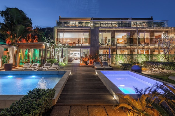 Piscina exterior, da(s) 8:00 à(s) 22:00, espreguiçadeiras