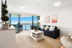 Apartamento, 1 quarto (Water Front) | Ferro/tábua de engomar, Wi-fi grátis, roupa de cama fornecida 