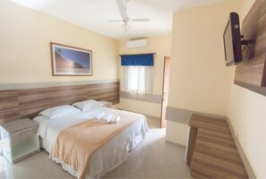 Quarto casal ou duplo standard | Frigobar, cofres nos quartos, escrivaninha, Wi-Fi de cortesia