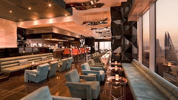 2 bares/lounges, este bar no terraço do hotel