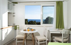 Estúdio, vista para o mar | Ferros/tábuas de passar roupa, Wi-Fi de cortesia, roupa de cama