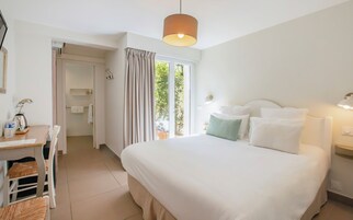 Quarto, terraço | Cofres nos quartos, escrivaninha, quartos à prova de som