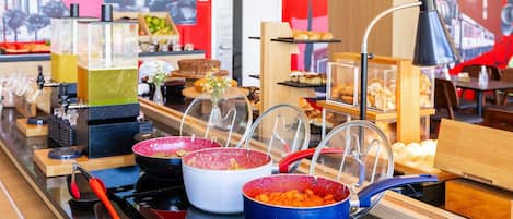 Pequeno-almoço tipo buffet diário mediante uma taxa