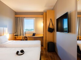 Quarto Twin Standard, 2 camas individuais | Minibar, quartos insonorizados, ferro/tábua de engomar, Wi-fi grátis 