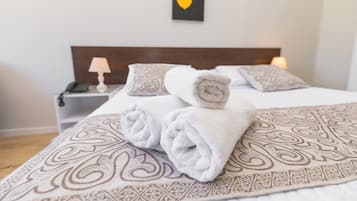 Quarto Familiar | Cortinas/cortinados opacos, Wi-fi grátis, roupa de cama fornecida