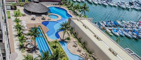 3 piscinas exteriores
