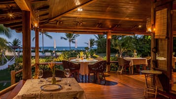 3 restaurantes, almoços servidos, cozinha internacional