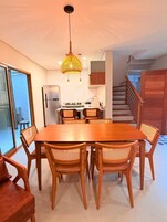 Master Room | Sala de estar | Smart TV de 43 polegadas com canais via satélite 