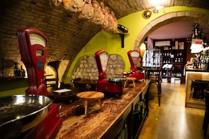 3 bares/lounges 