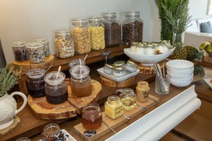 Pequeno-almoço tipo buffet diário incluído 