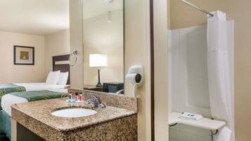 Chuveiro/banheira combinados, secador de cabelo, toalhas de banho