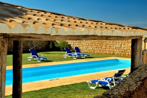 Piscina exterior sazonal, espreguiçadeiras 