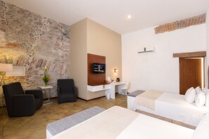 Quarto superior, 2 camas Queen | Cortinas blackout, quartos à prova de som, ferros/tábuas de passar roupa