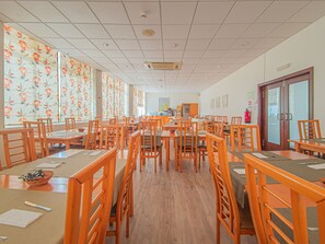 Pequeno-almoço tipo buffet diário incluído 