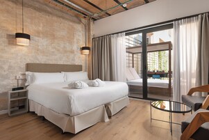 Quarto Duplo Premium, terraço | Roupa de alta qualidade, edredões de penas, minibar, cofre no quarto 